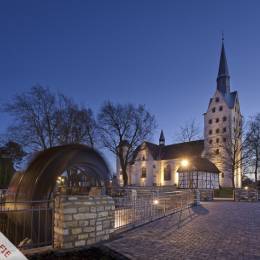 Geseker Stiftskirche und Wasserrad zur blauen Stunde – hellweg fotografie
